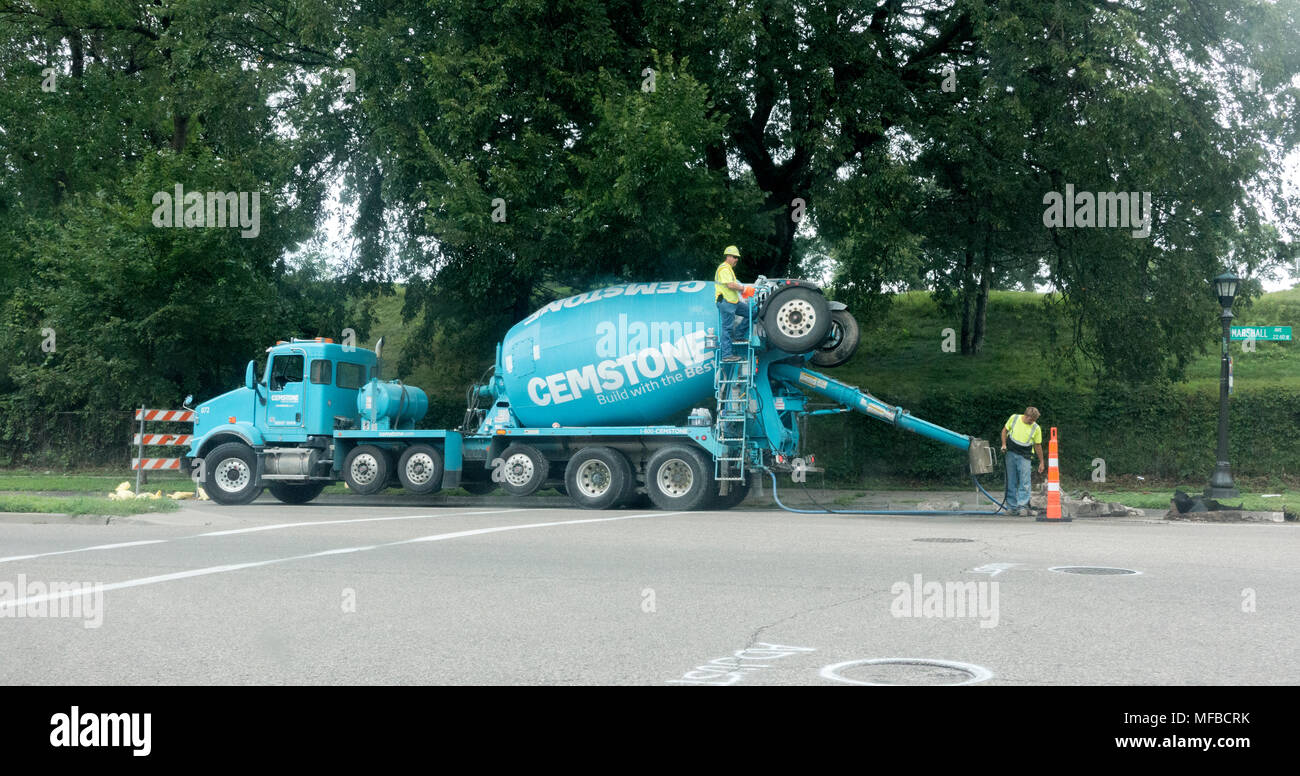 People cement truck hi-res stock photography and images - Alamy