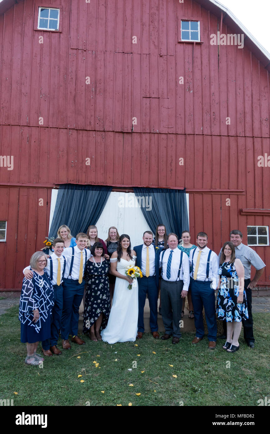 Barn wedding hi-res stock photography and images - Alamy