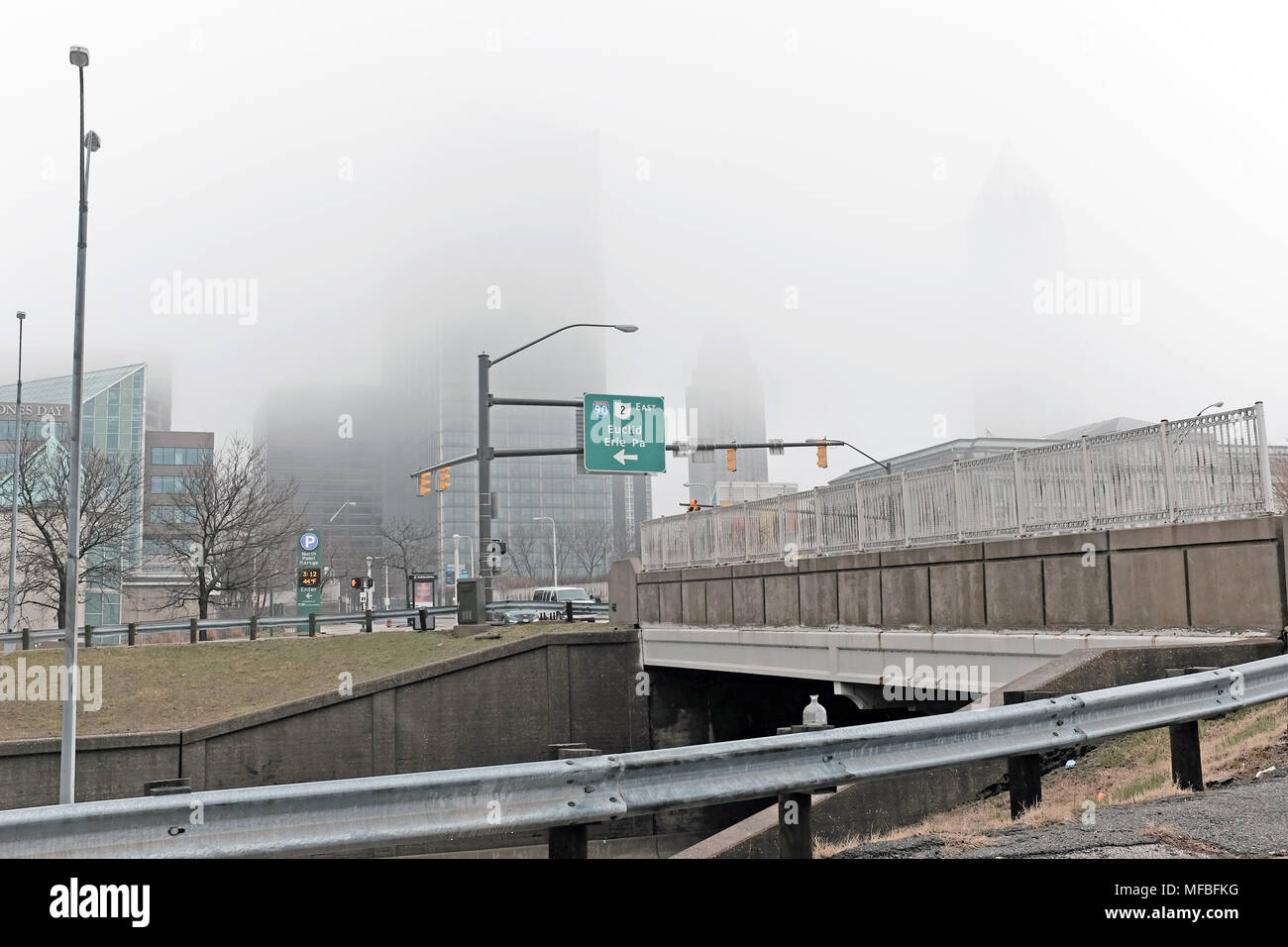 Downtown cleveland ohio fog hi-res stock photography and images - Alamy