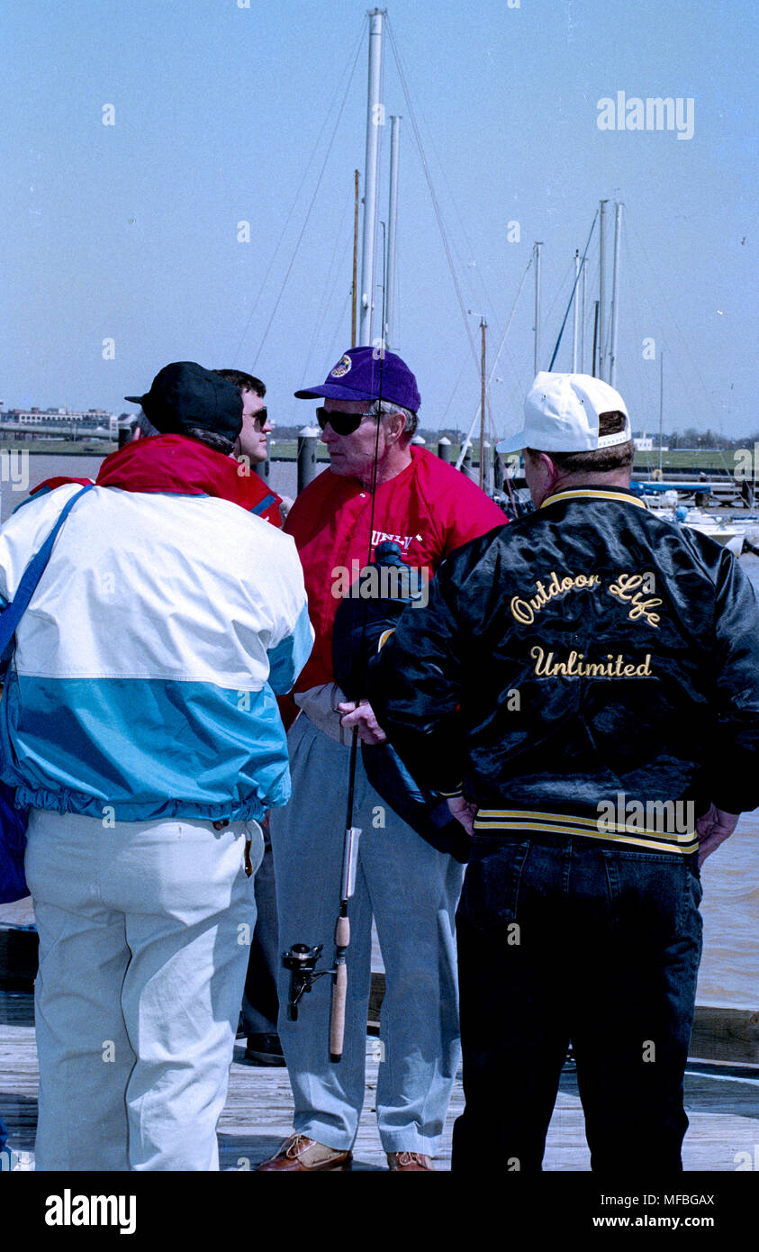 Washington, DC., USA, March 28, 1992 President George H.W. Bush returns ...
