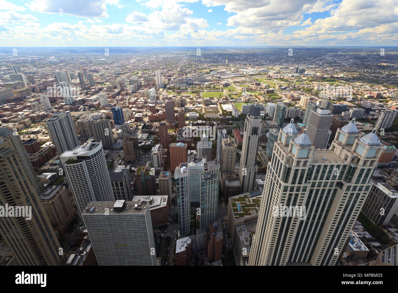 Chicago skyline daytime hi-res stock photography and images - Alamy