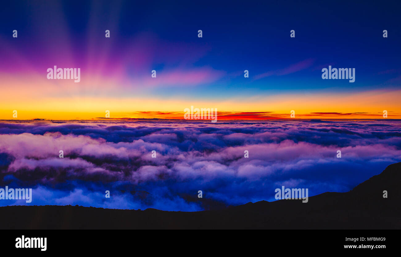 Hawaii morning clouds hi-res stock photography and images - Alamy