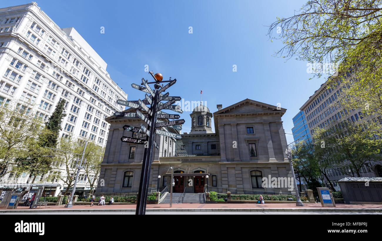 Portland, Oregon, USA - April 24, 2018 : Scenery of Pioneer Courthouse ...