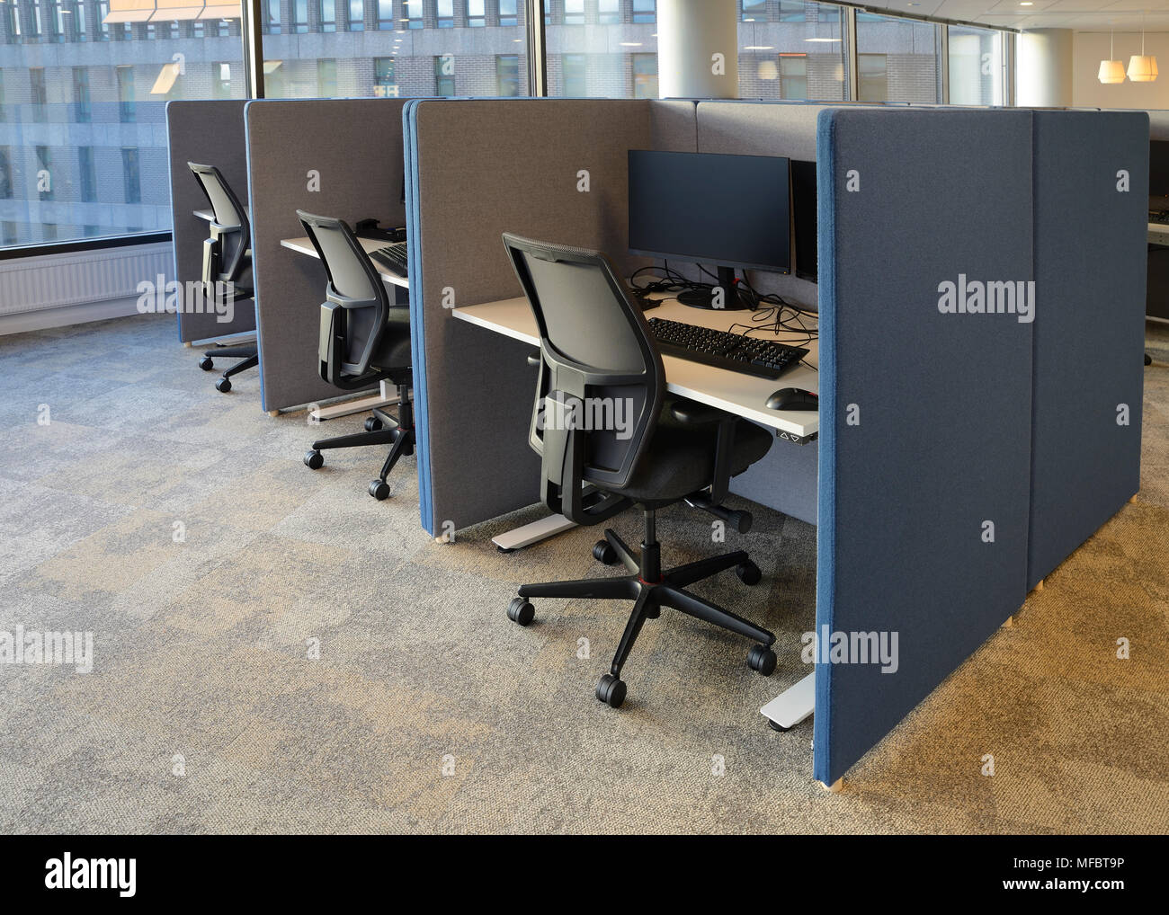 Empty office chairs hi-res stock photography and images - Alamy