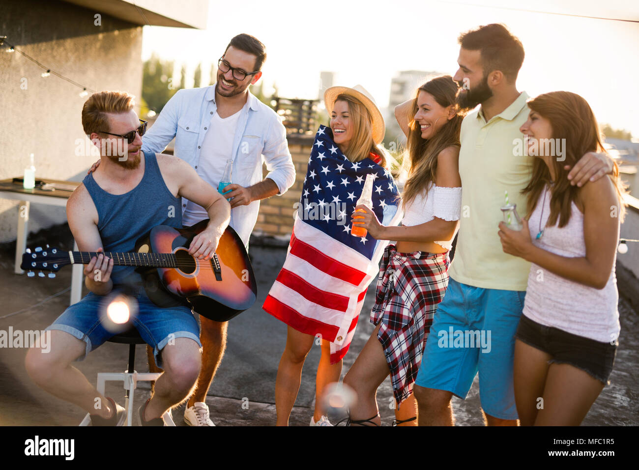 Group young people celebrating 4th hi-res stock photography and images ...