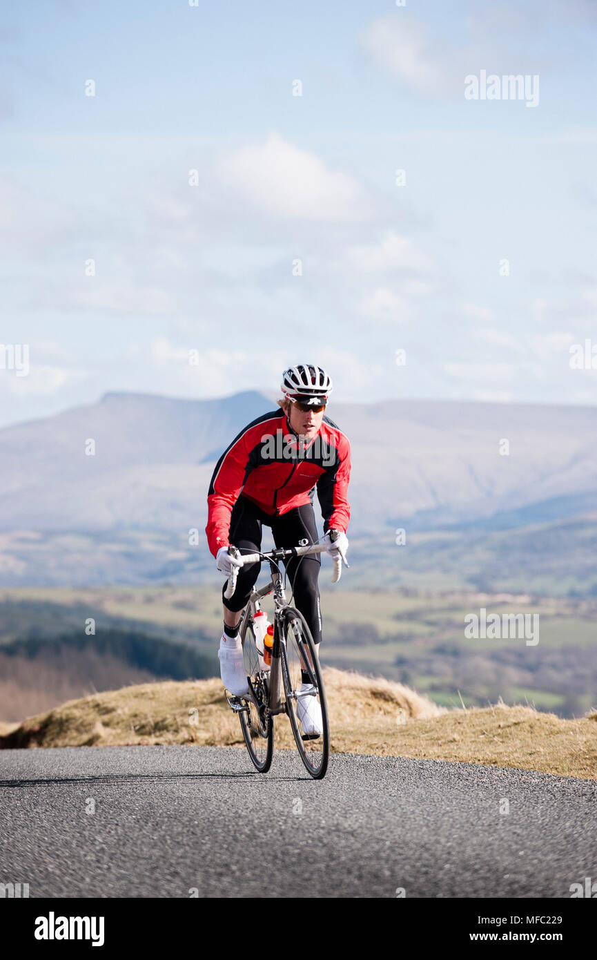 Solo cyclist hi-res stock photography and images - Alamy