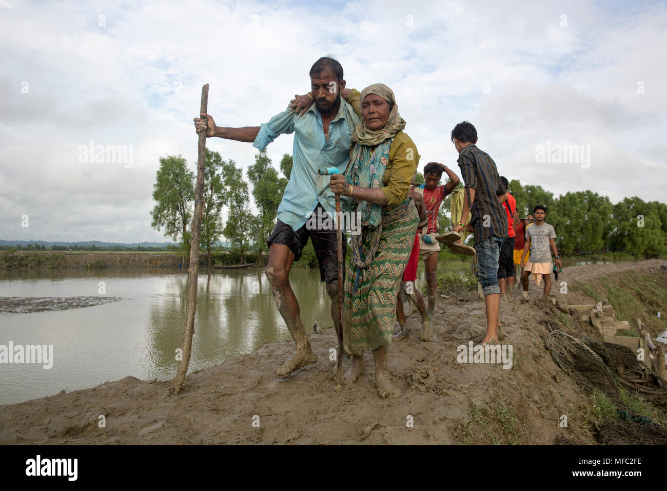 Rohingya refugees entered Bangladesh through border points in Ukhia ...