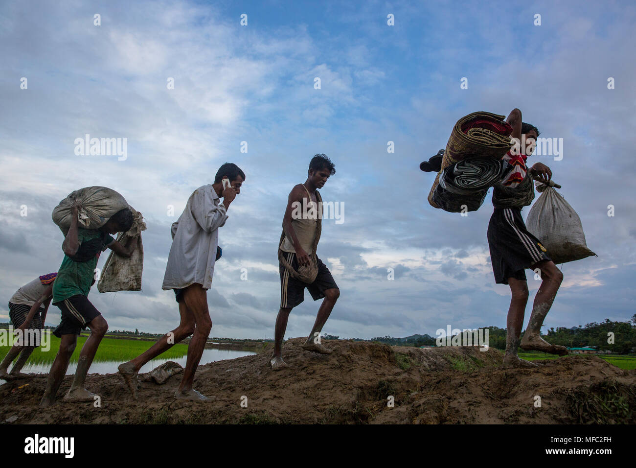 Rohingya refugees entered Bangladesh through border points in Ukhia ...