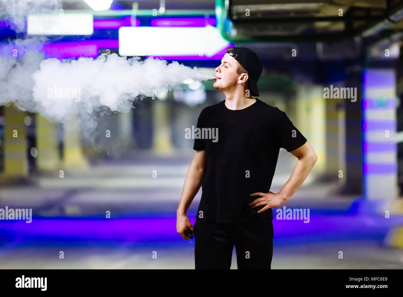 Vaping clouds hi-res stock photography and images - Alamy