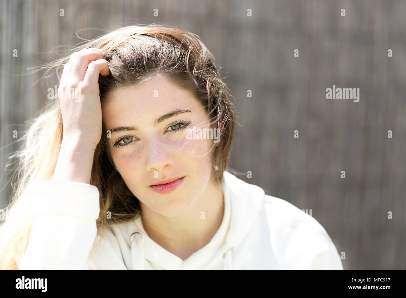 Model in a photography session. Horizontal shot with natural light ...