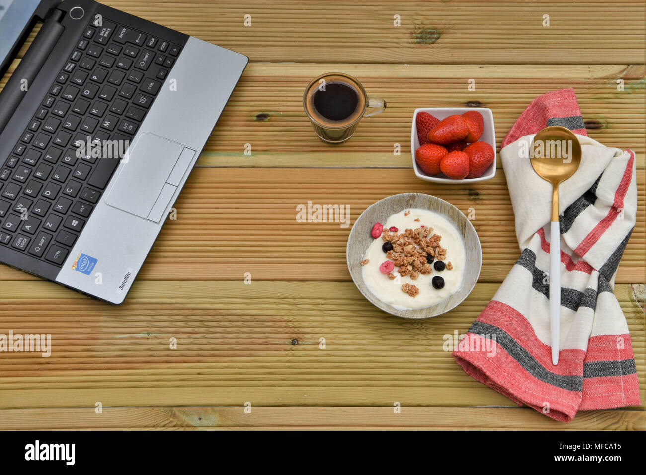 Work snack desk hi-res stock photography and images - Alamy