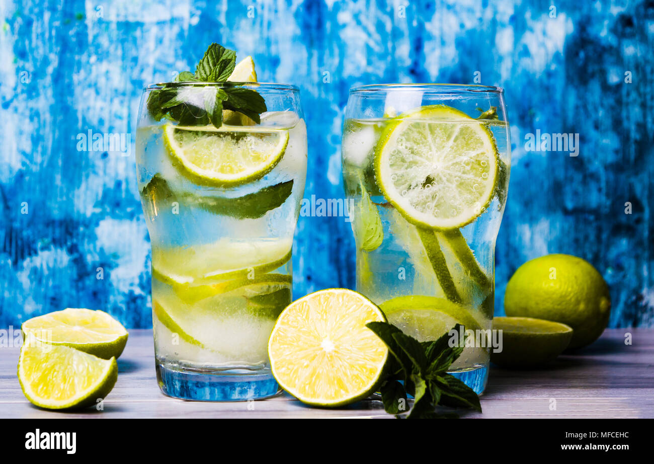 Refreshing mint lemonade cocktail hi-res stock photography and images ...