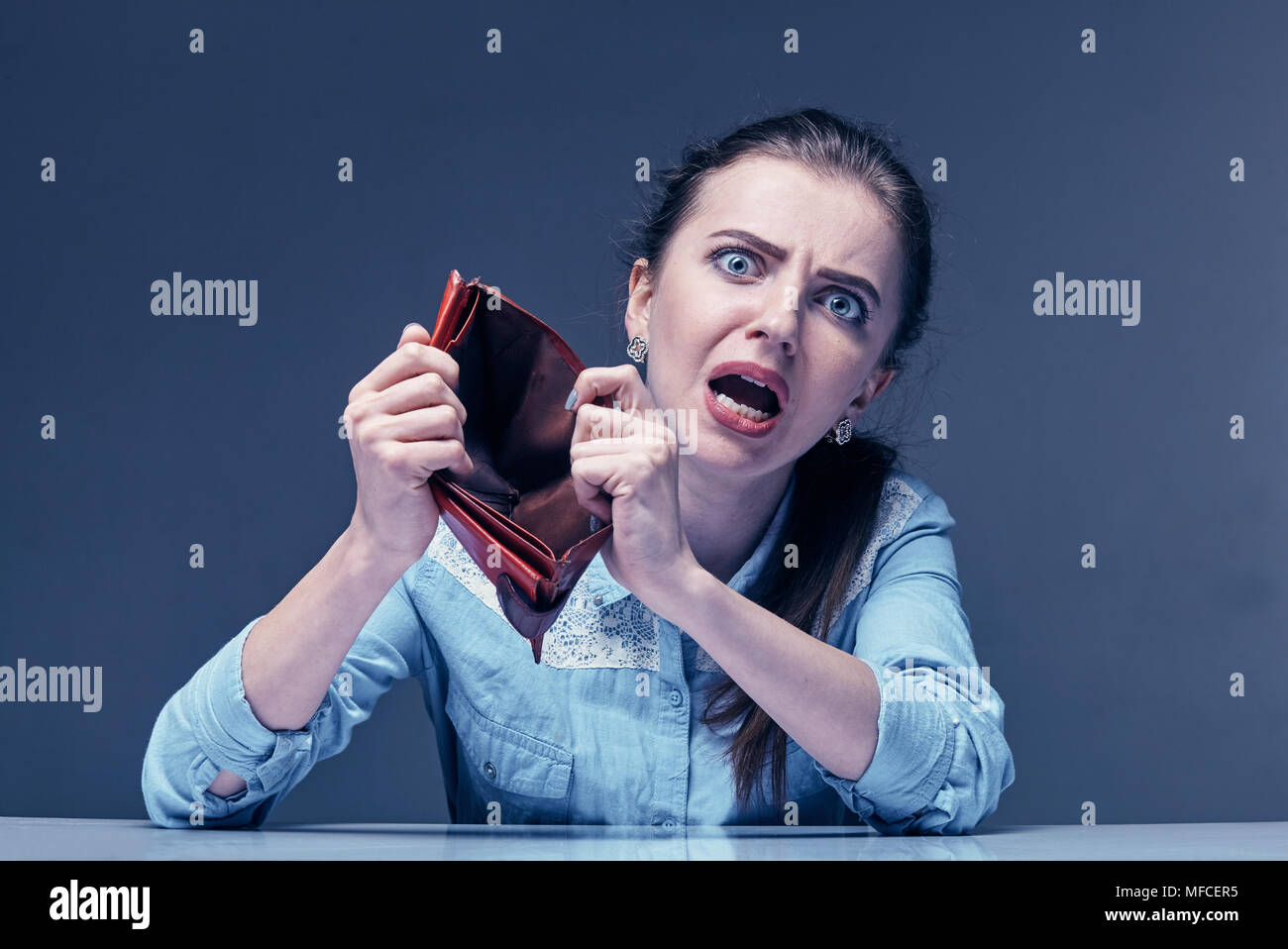 Hand holding empty wallet woman hi-res stock photography and images - Alamy Hand holding empty wallet woman hi-res stock photography and images - Alamy