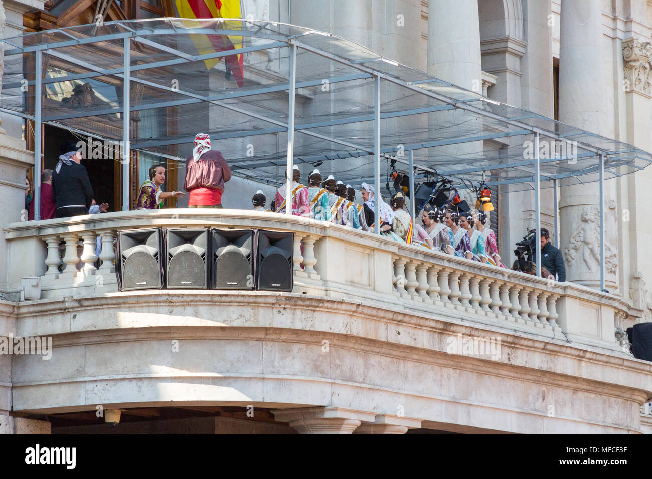 Overlooking balcony crowd hi-res stock photography and images - Alamy