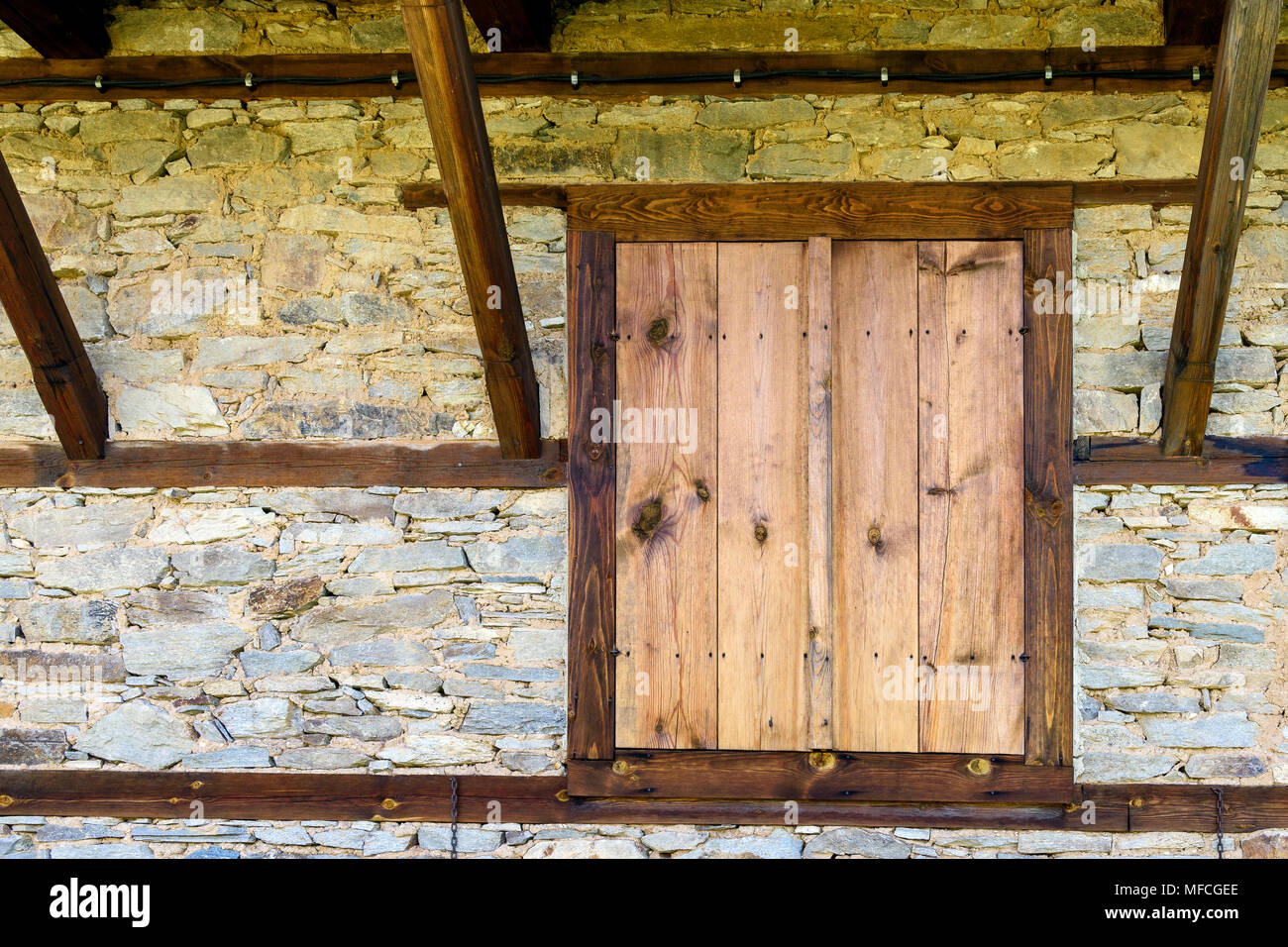 Rustic stone wall backdrop hi-res stock photography and images - Alamy