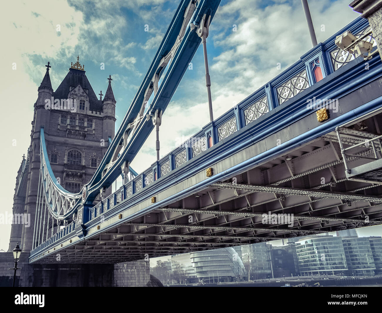 Tower Bridge London. Horizontal view Stock Photo - Alamy