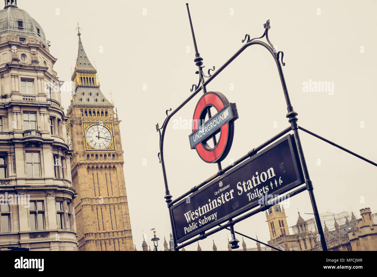 London metro logo hi-res stock photography and images - Alamy