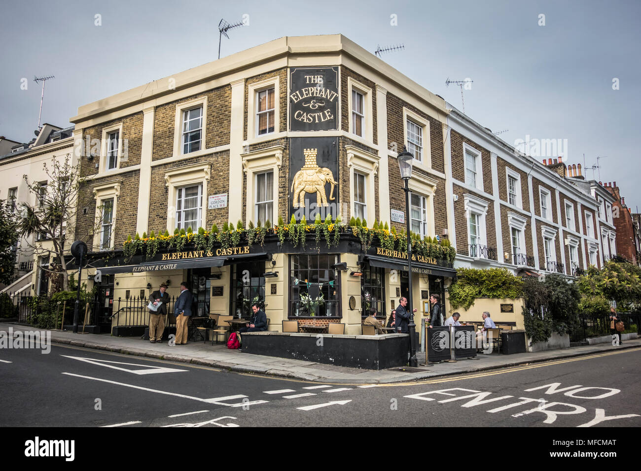 Elephant british pub hi-res stock photography and images - Alamy