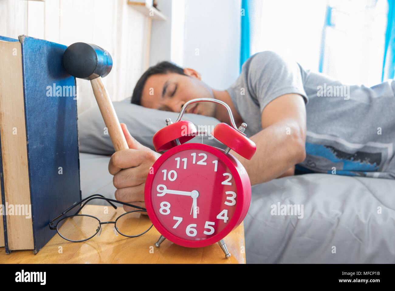 Man holding hammer hi-res stock photography and images - Alamy