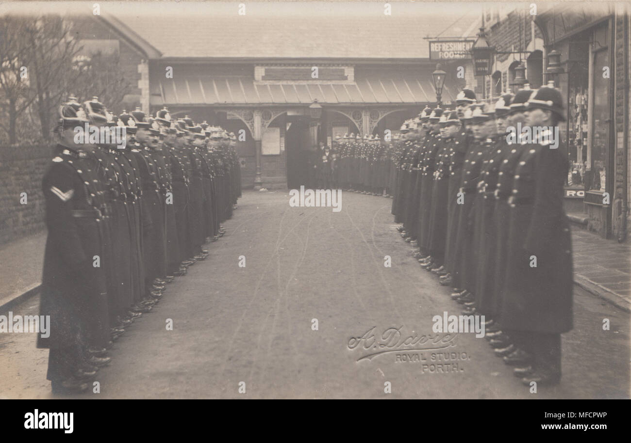 Porth police hi-res stock photography and images - Alamy