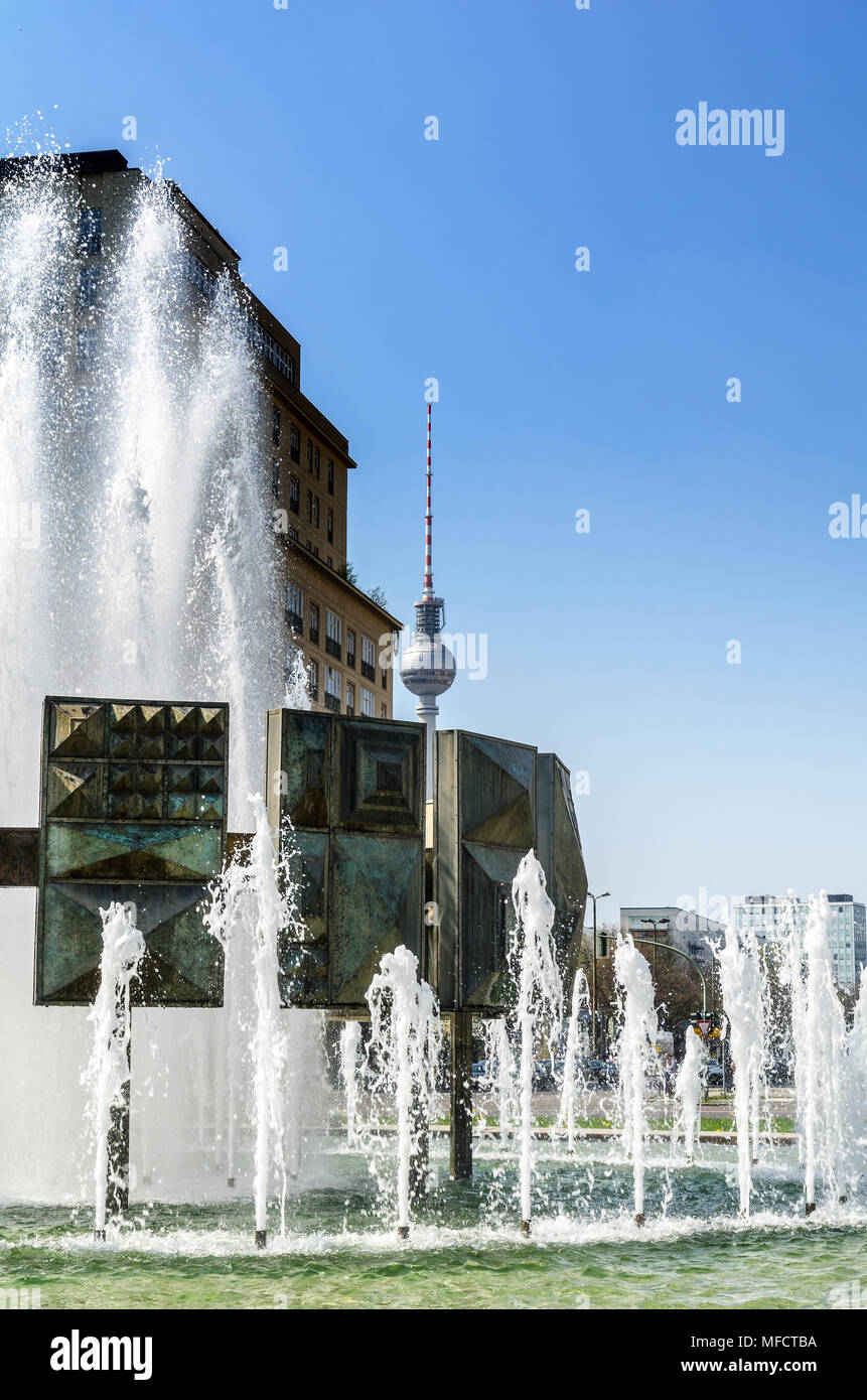 Fountain berlin hi-res stock photography and images - Alamy