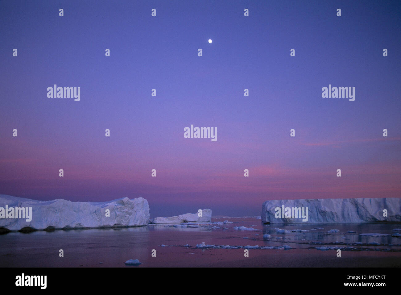 Iceberg with full moon hi-res stock photography and images - Alamy