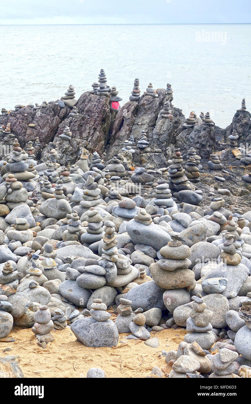 Beach stone sculptures hi-res stock photography and images - Alamy