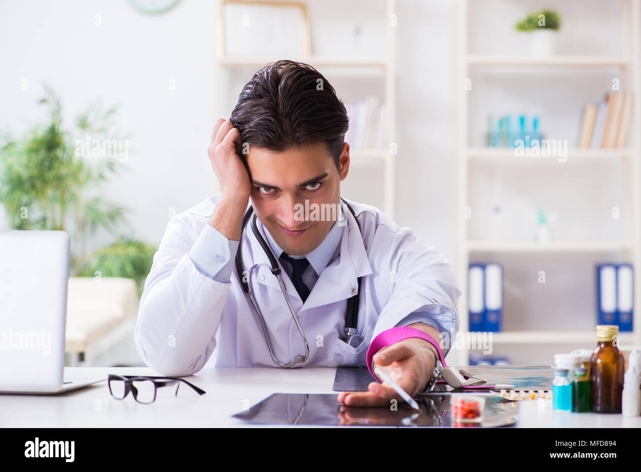 Doctor drug addict in the hospital Stock Photo - Alamy
