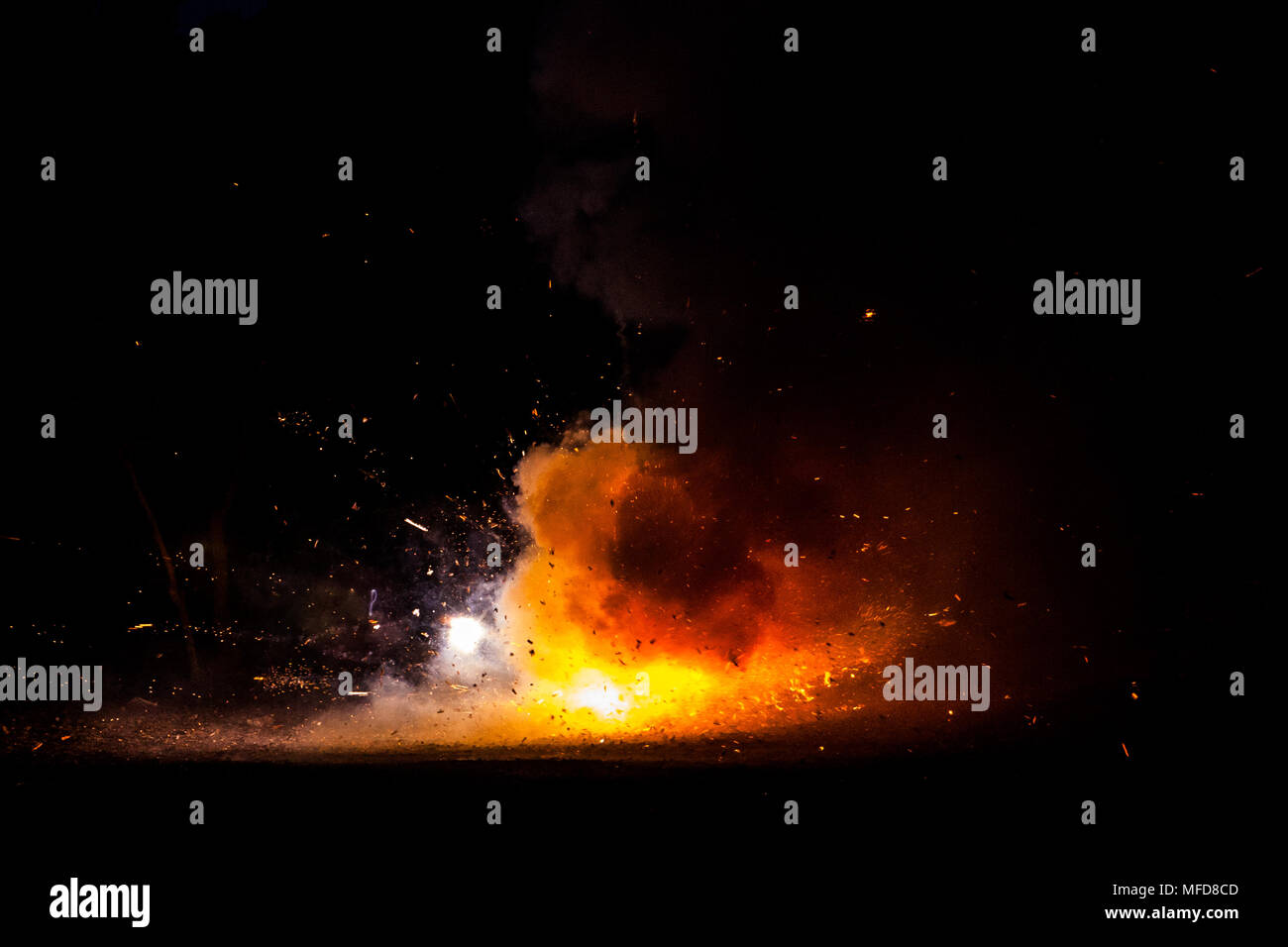 Explosion fire hi-res stock photography and images - Alamy