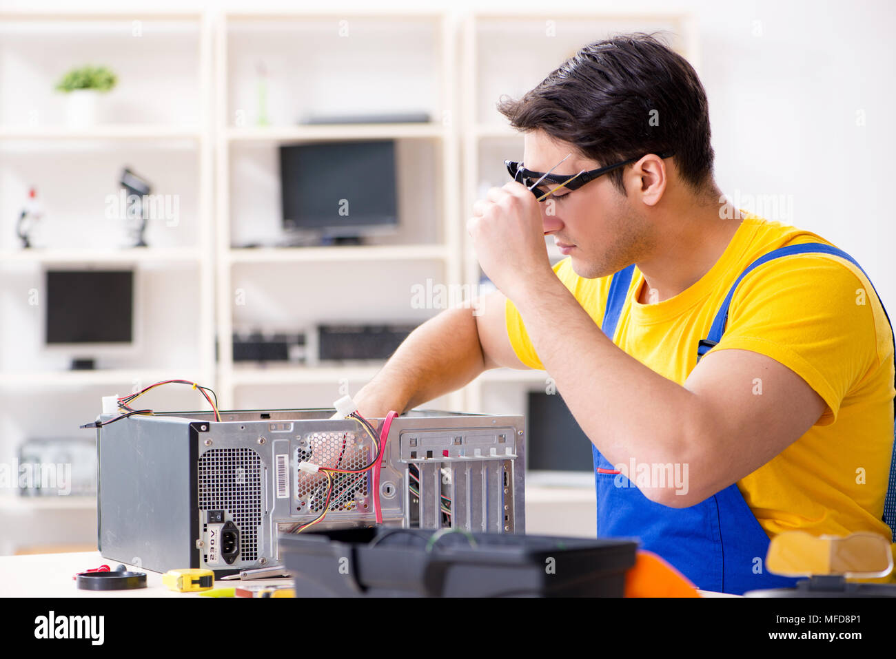 Computer repair technician repairing hardware Stock Photo - Alamy