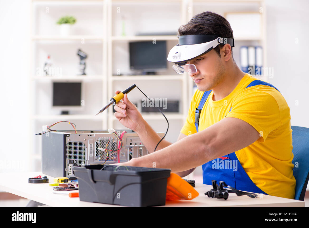 Computer repair technician repairing hardware Stock Photo - Alamy