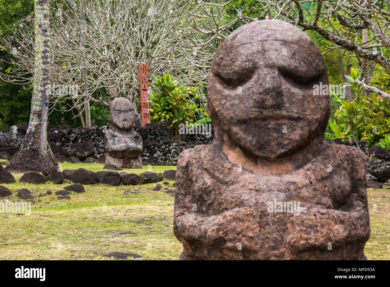 Marae Arahurahu, statue de pierre, papetee, french polynesia Stock ...