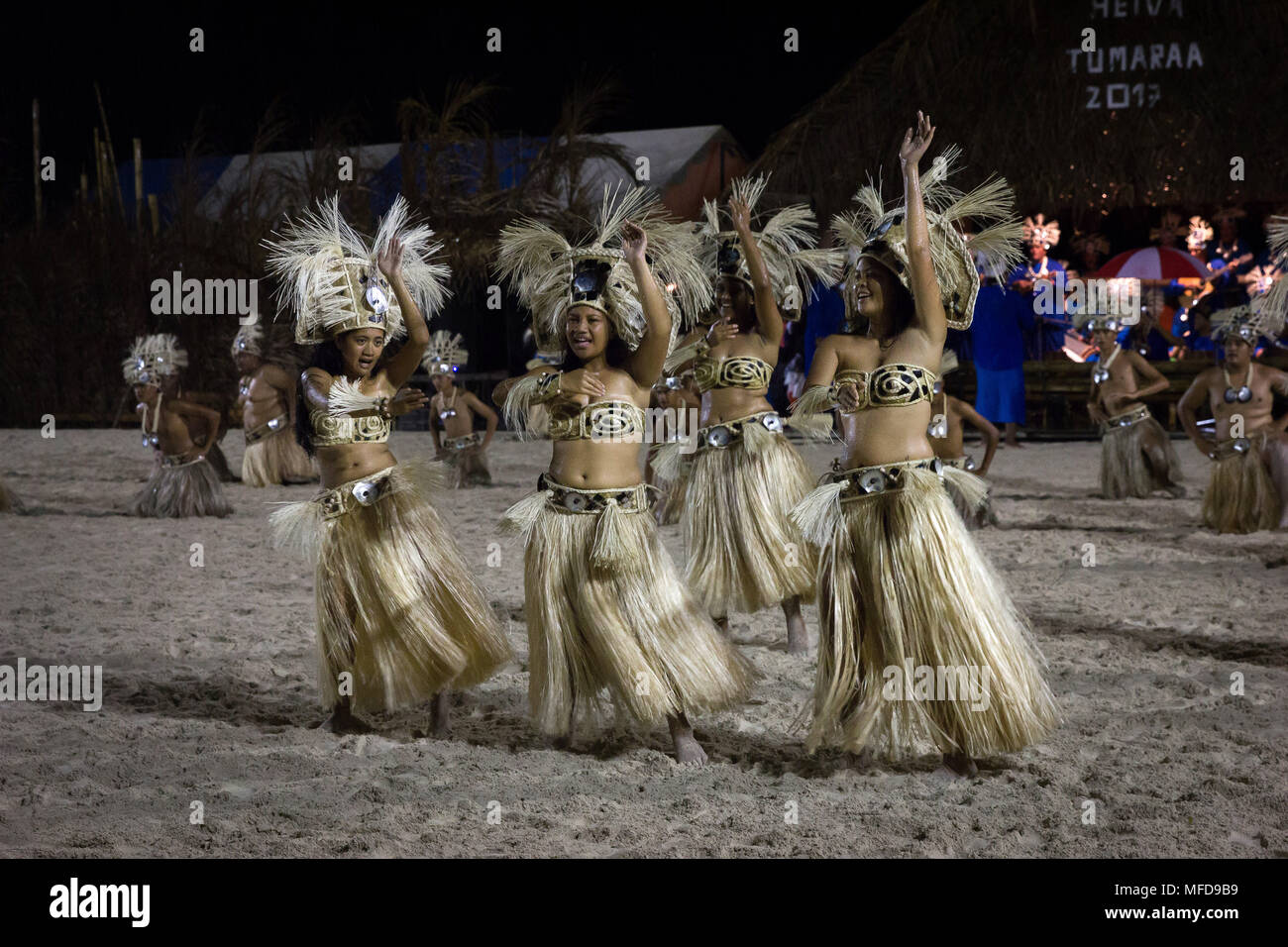 Tahiti dance hi-res stock photography and images - Alamy
