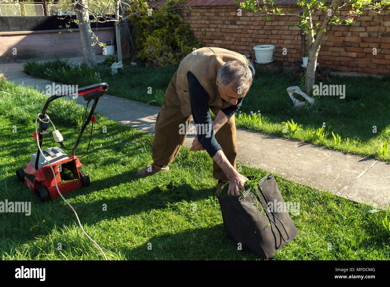 Man mowing grass hi-res stock photography and images - Alamy