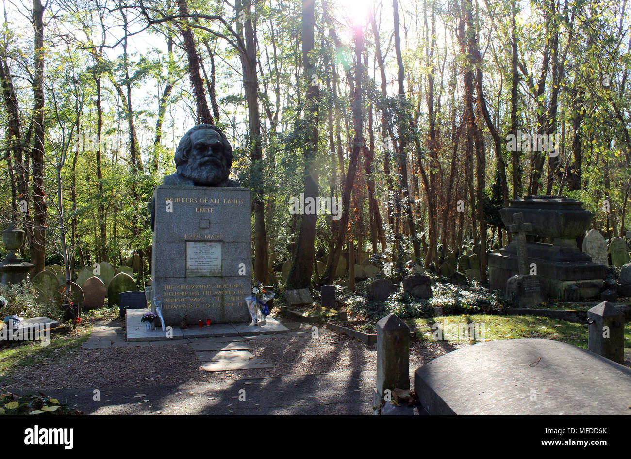 27 October 2017, Great Britain, London: The grave of Karl Marx at ...