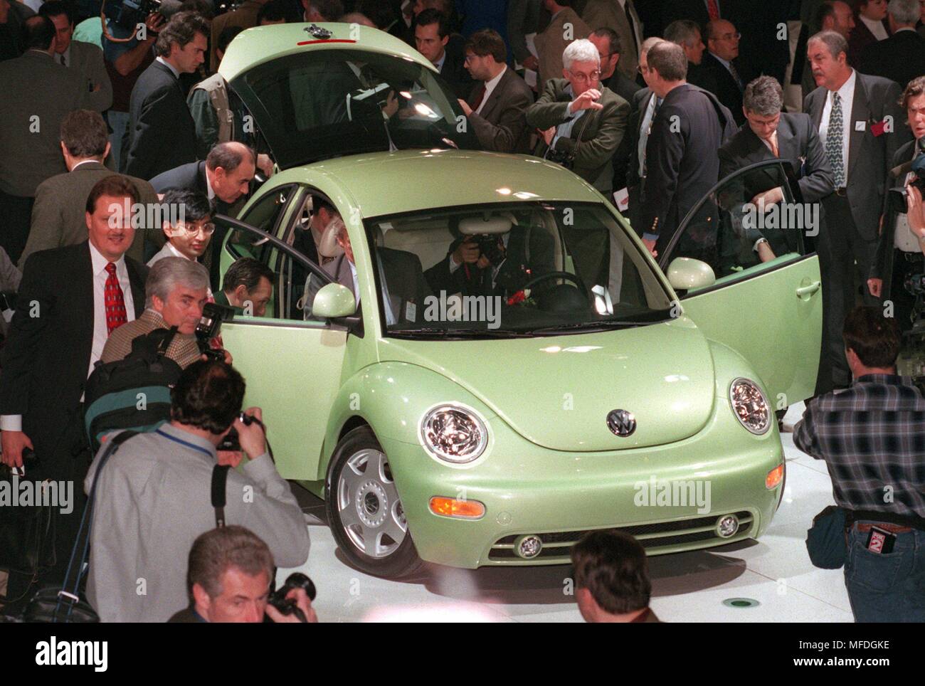 The "New Beetle" is on the 5.1.1998 at the Motorshow in Detroit ...
