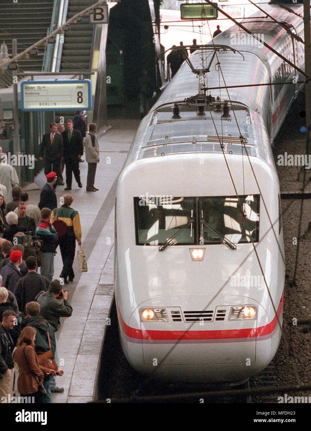 1 june 1997 hi-res stock photography and images - Alamy