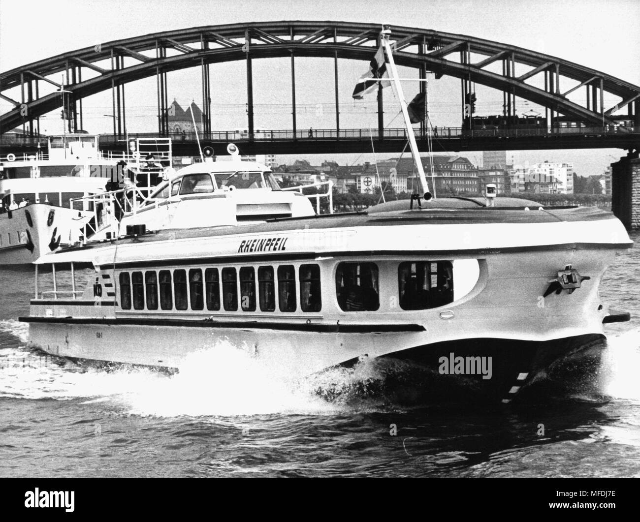 The new passenger ship "Rheinpfeil" of the ...