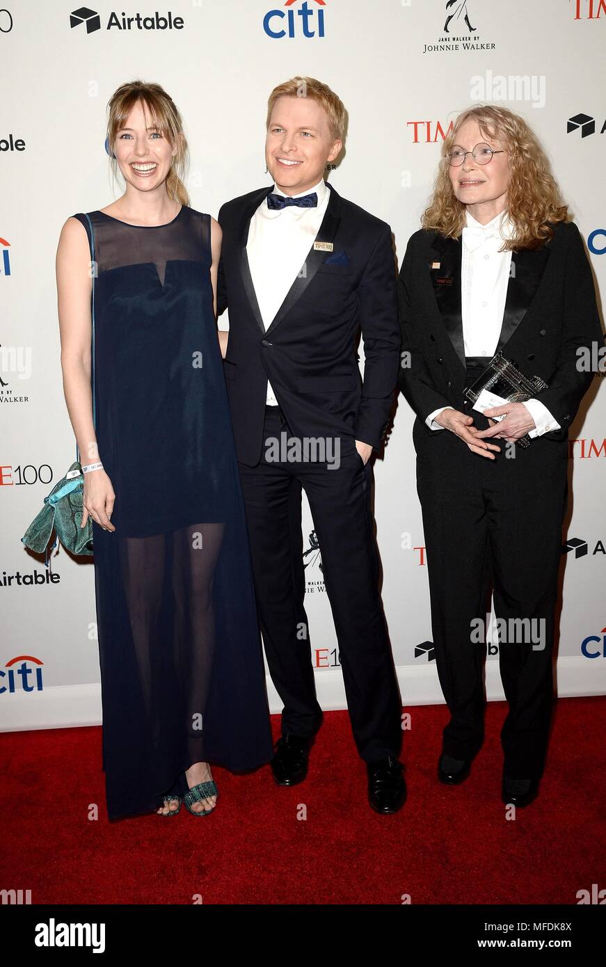 Mia farrow and ronan farrow hi-res stock photography and images - Alamy