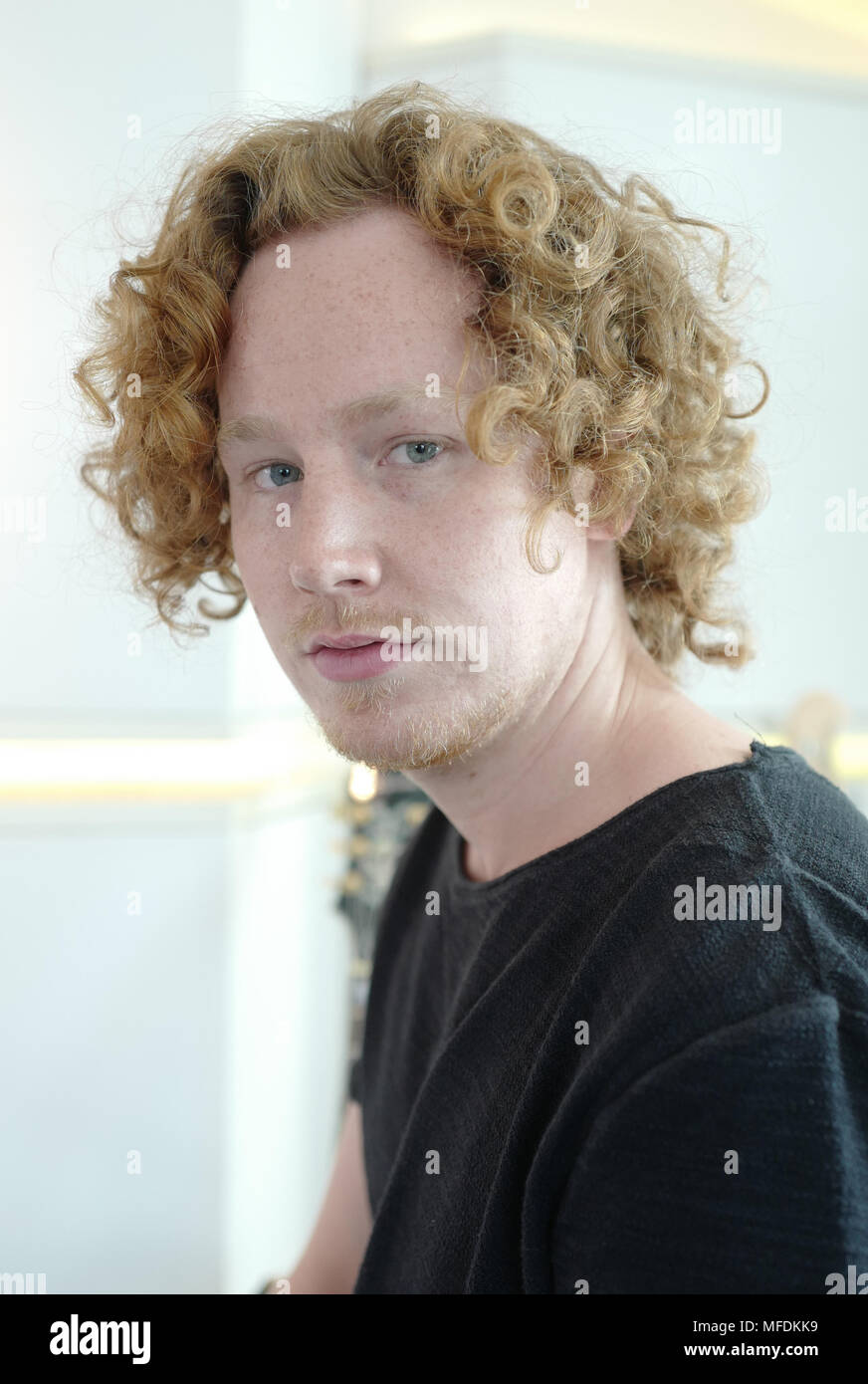 25 April 2018, Germany, Berlin: Singer Michael Shulte in a recording ...