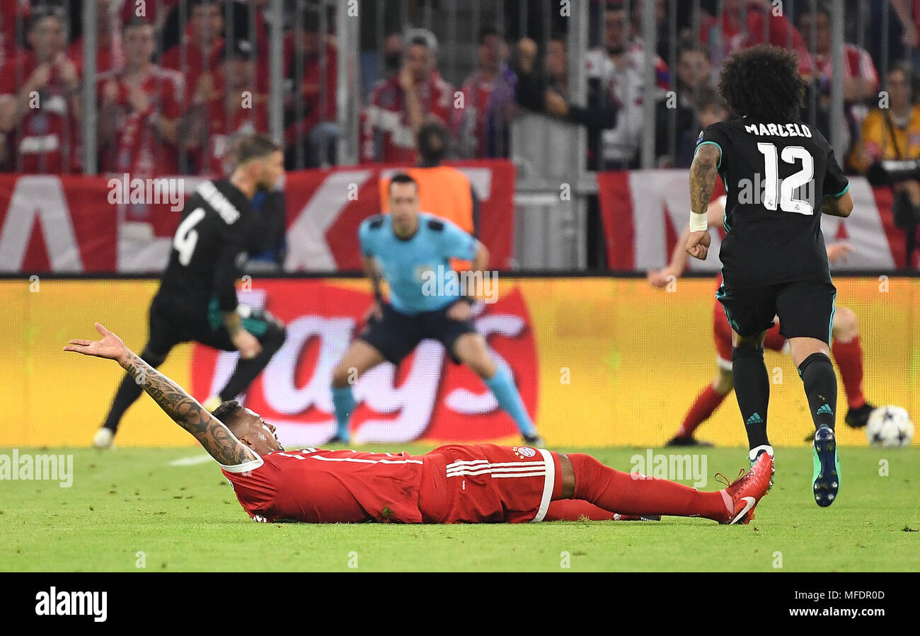 Munich, Deutschland. 25th Apr, 2018. Jerome Boateng (FCB) indicates his ...