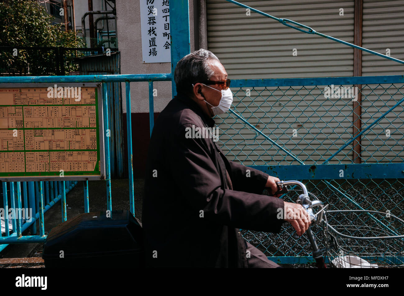 Old man riding a bicycle hi-res stock photography and images - Alamy