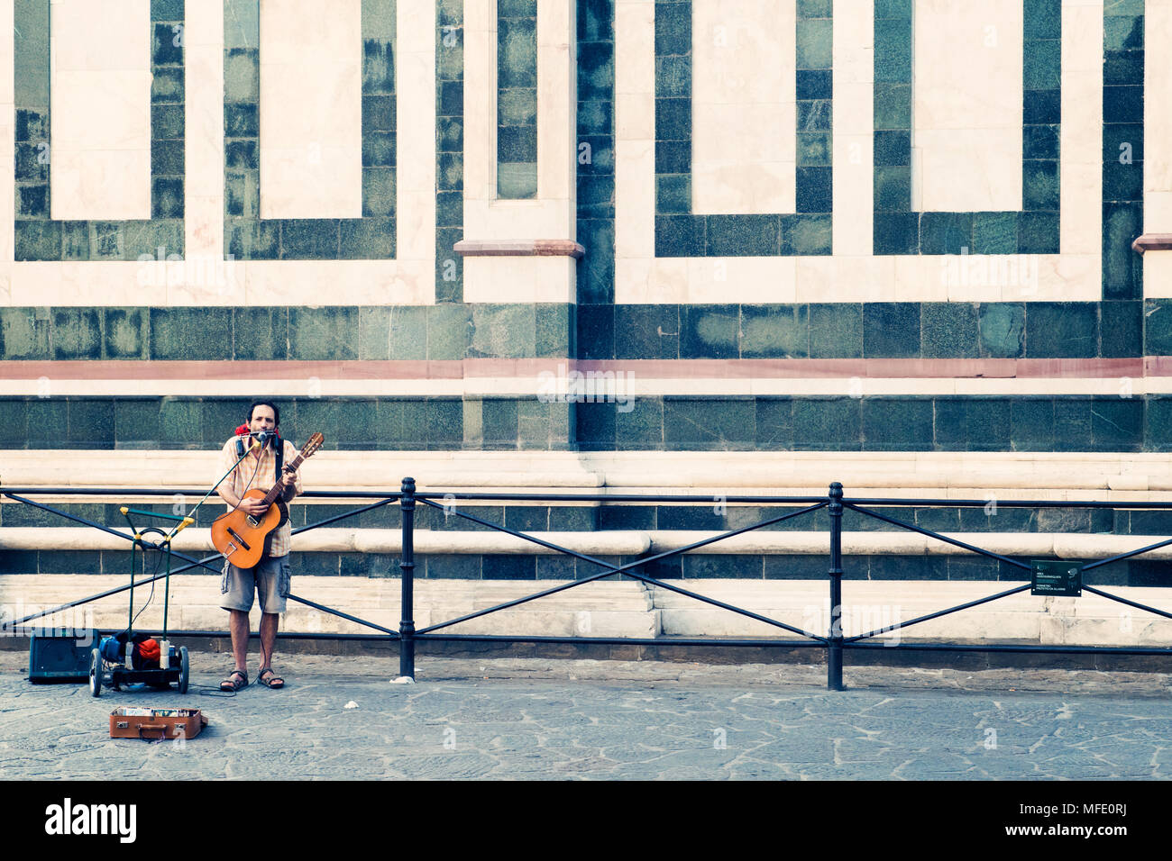 Florence street musicians hi-res stock photography and images - Alamy