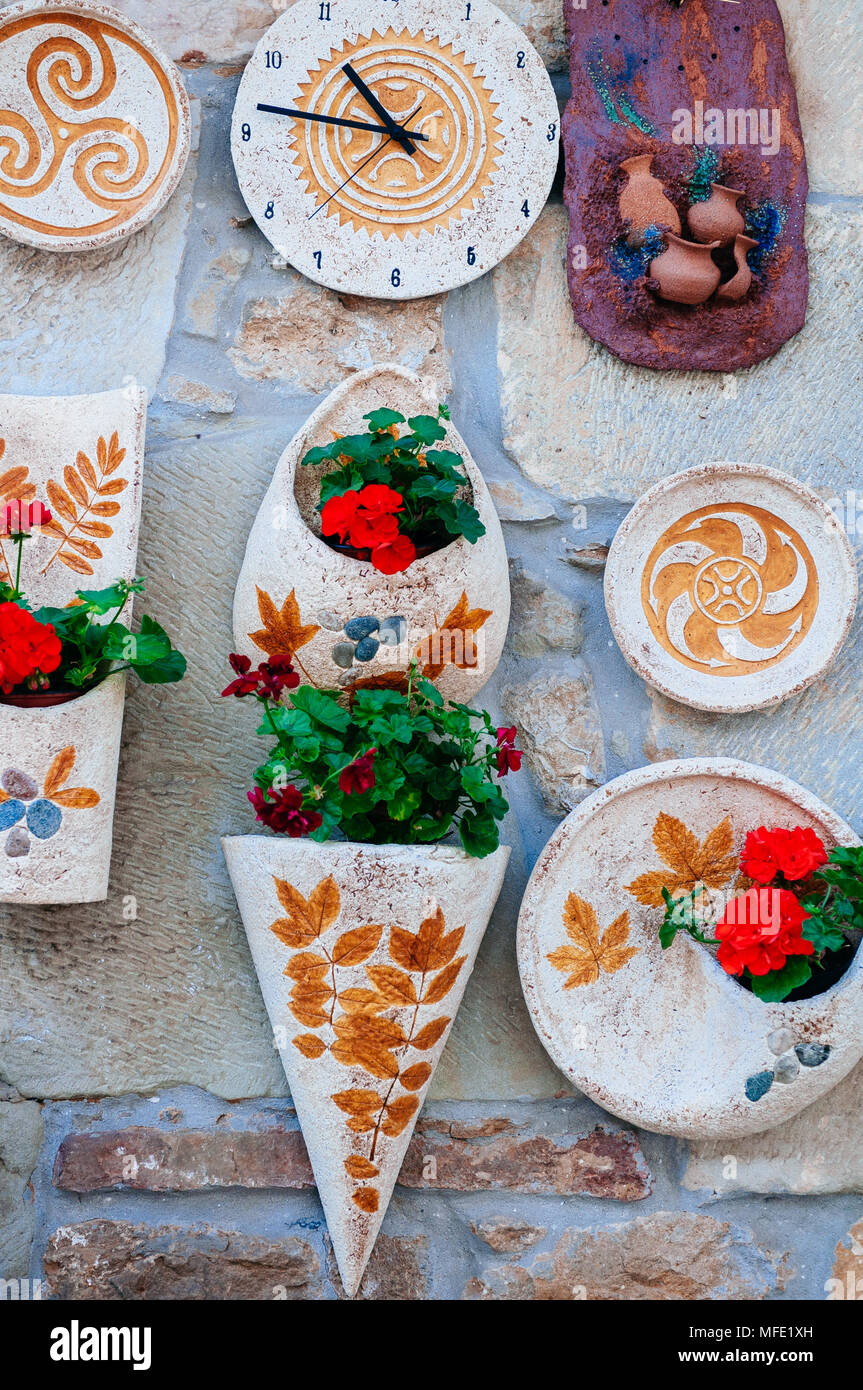 Stone handicrafts at a crafts shop Stock Photo - Alamy