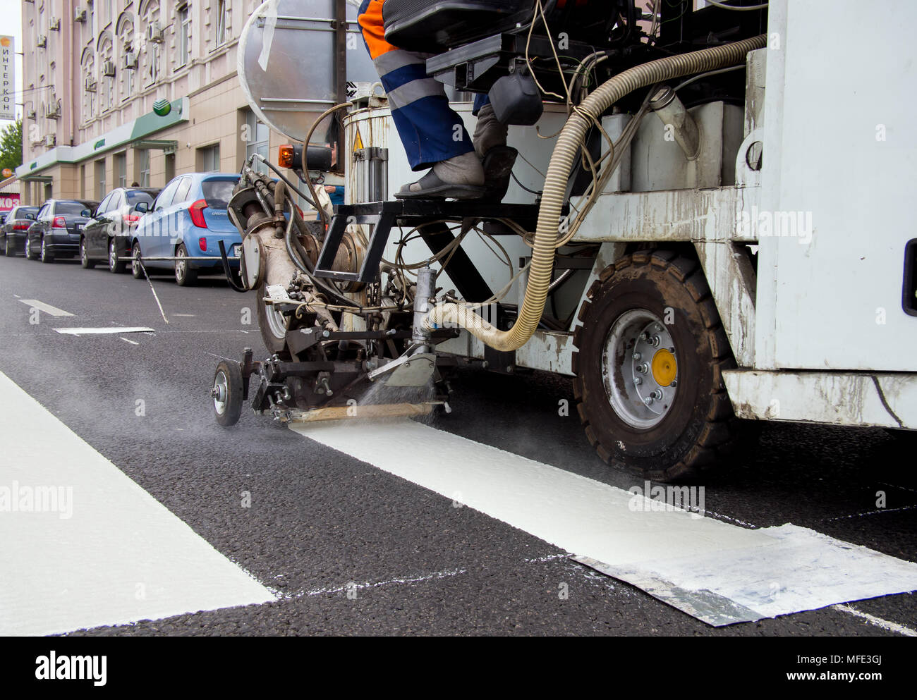 Pedestrian crossing work worker road hi-res stock photography and ...