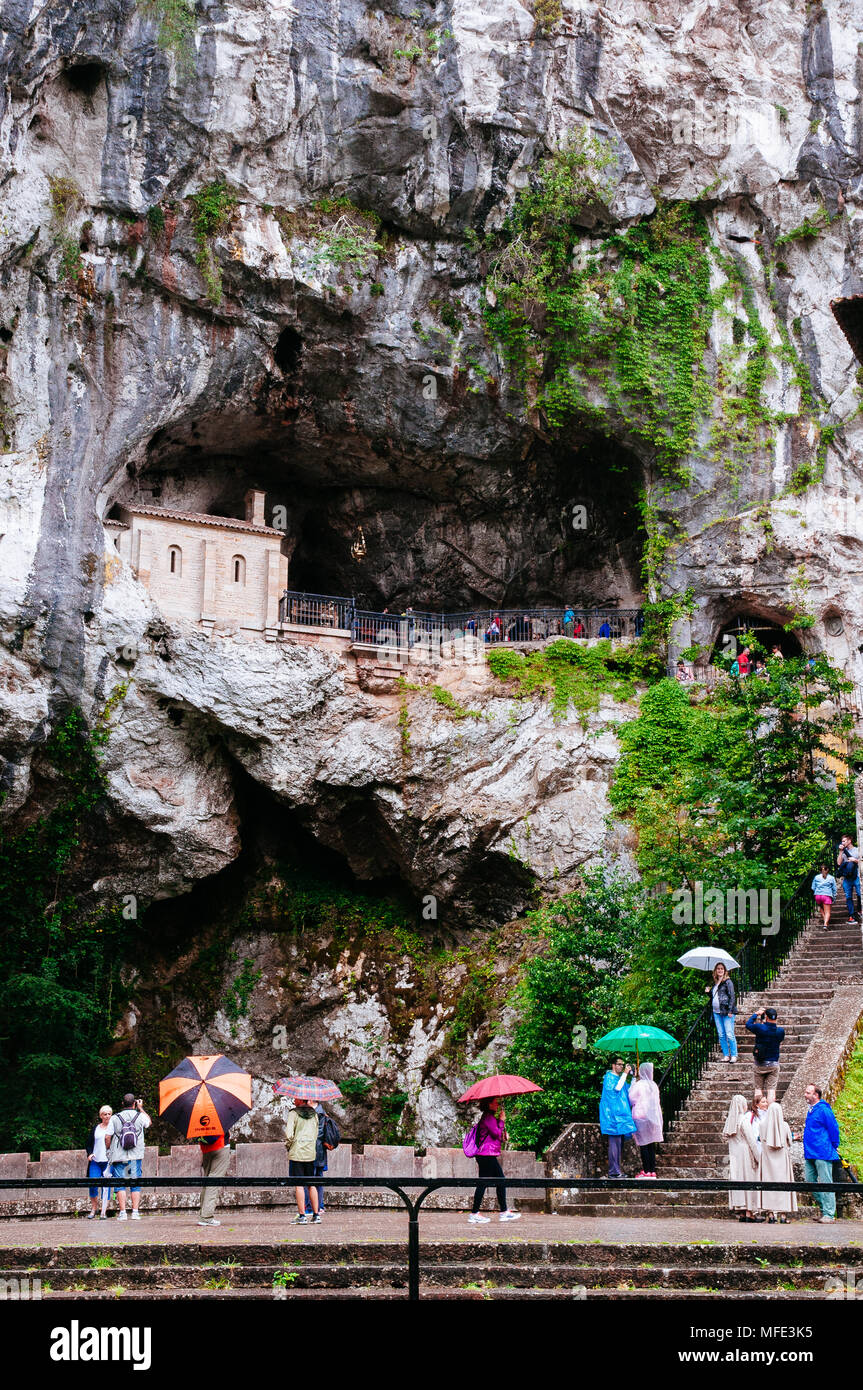 Tourists visiting the Holy Cave and the Shrine to the Virgin Mary ...