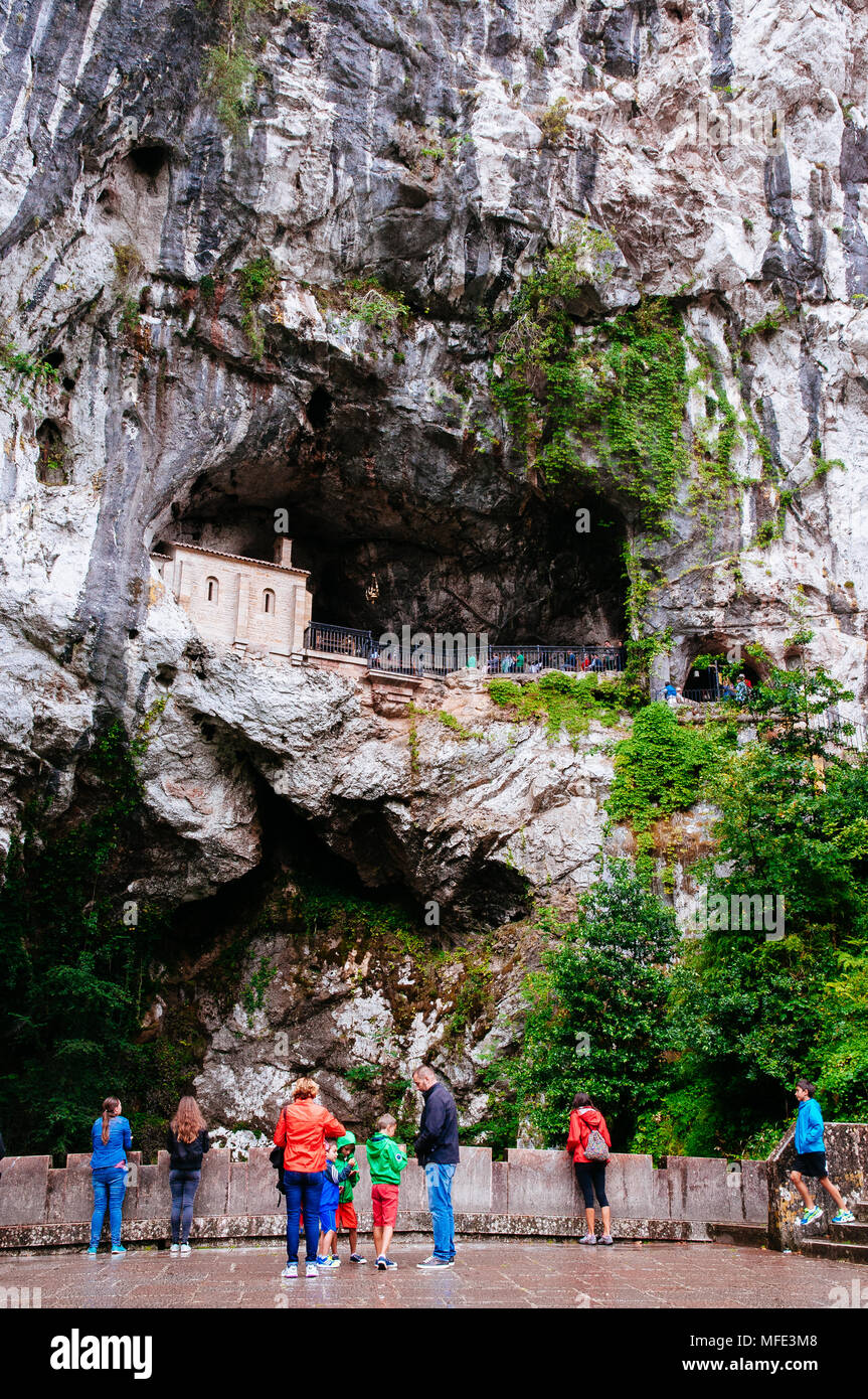Tourists visiting the Holy Cave and the Shrine to the Virgin Mary ...