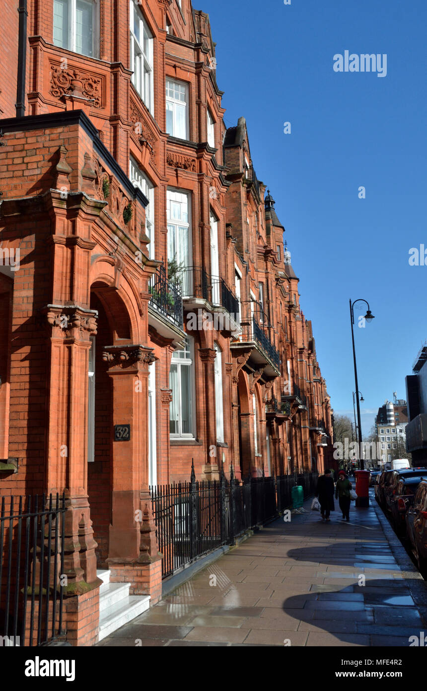 Pont Street SW1, Knightsbridge, London, UK Stock Photo - Alamy