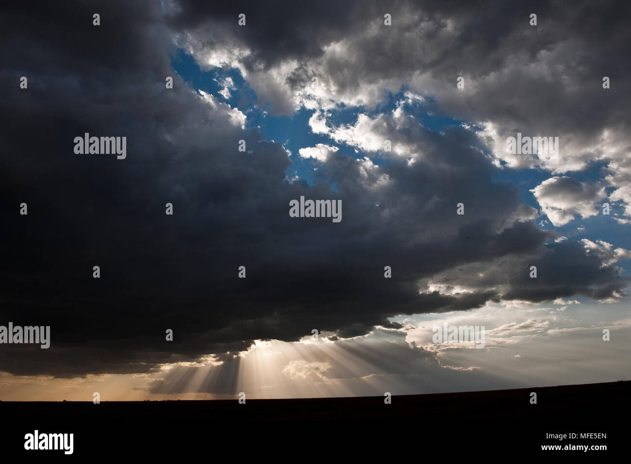 God beams hi-res stock photography and images - Alamy