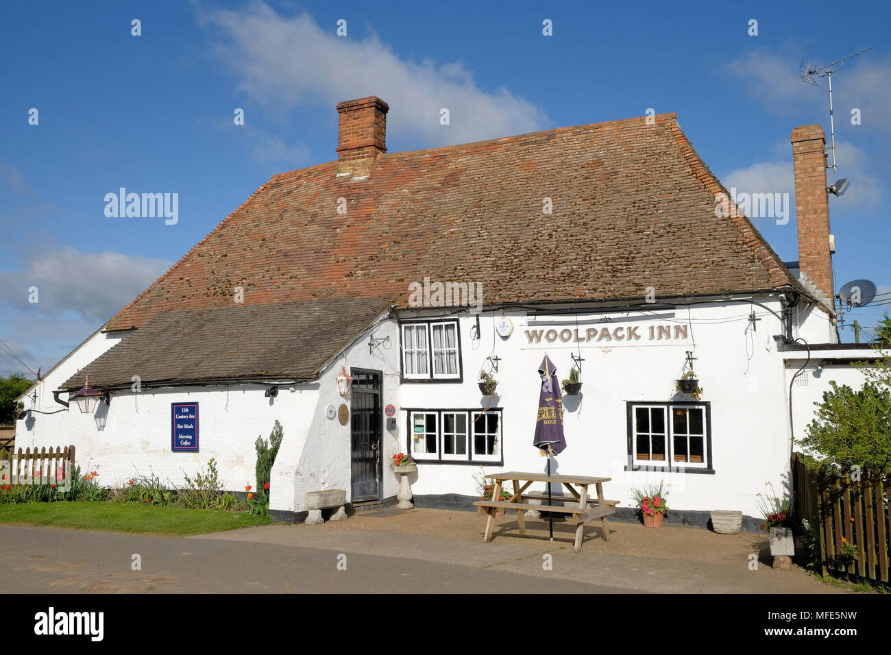 The woolpack inn hi-res stock photography and images - Alamy